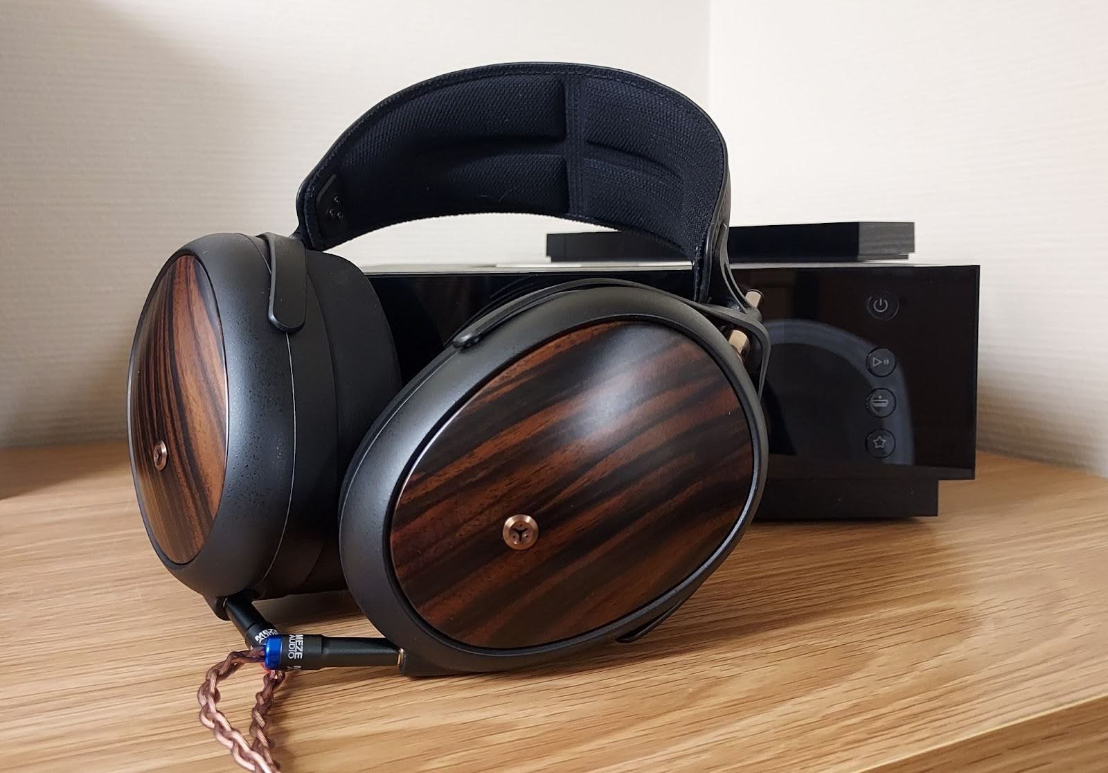 Test Meze Liric (2ᵉ génération) : une nouvelle version plus chaleureuse ...