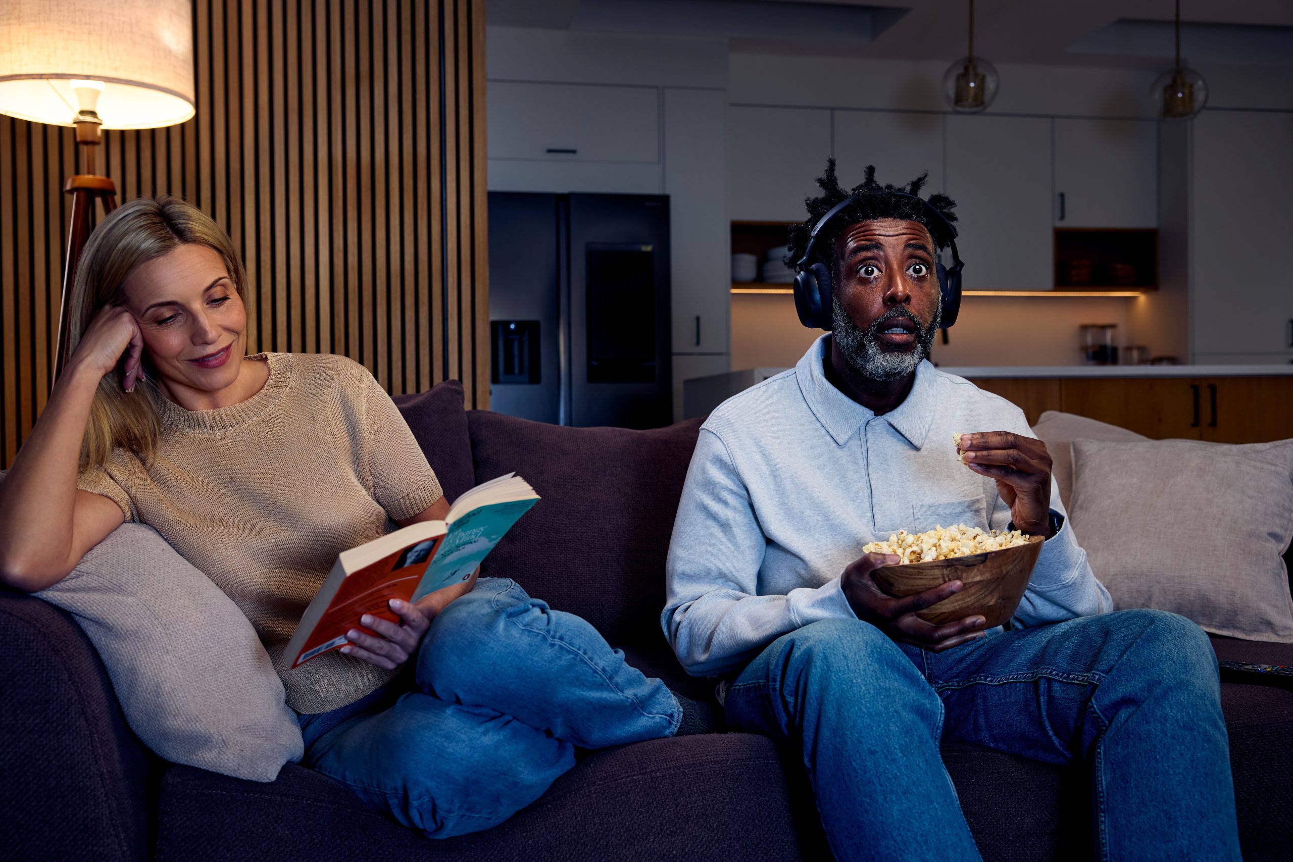 Sennheiser RS 275: the very first Auracast-compatible TV headphones ...